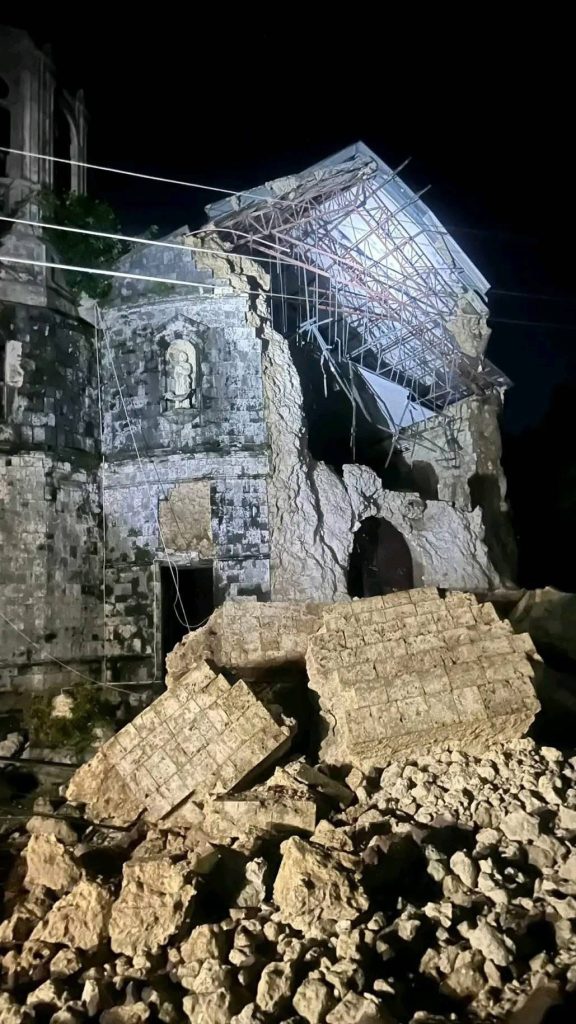 BREAKING: Centuries-Old Daanbantayan Church Partially Collapses After 6 ...